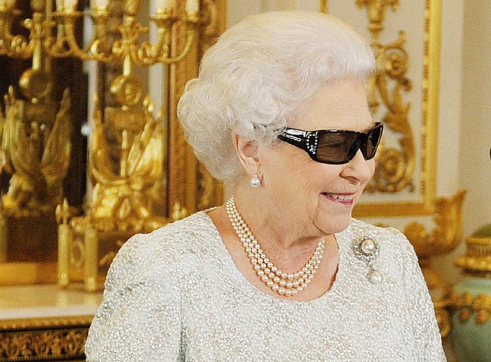 Queen Elizabeth Set To Break Tradition And "Spit Dem Rhymes" For Annual ...